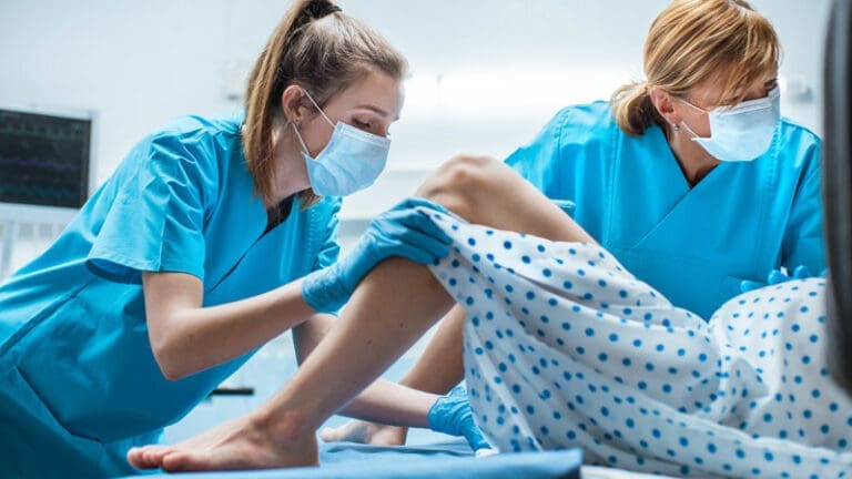 Qué es la obstetricia y funciones del obstetra en el embarazo | MGC Mutua